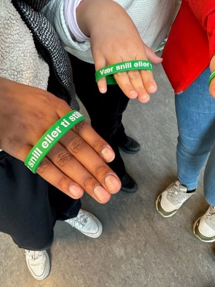 Vær snill eller ti still!